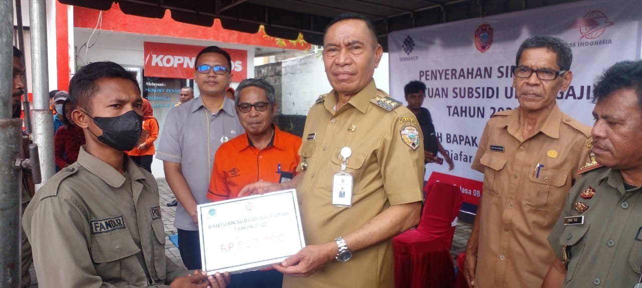 2.593 Pegawai Honorer di Ende Terima BSU - Ekorantt.com 2.593 Pegawai Honorer di Ende Terima BSU - Ekorantt.com